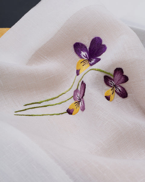 Hand-embroidered floral Victoria design by Gayle Warwick - Gayle Warwick